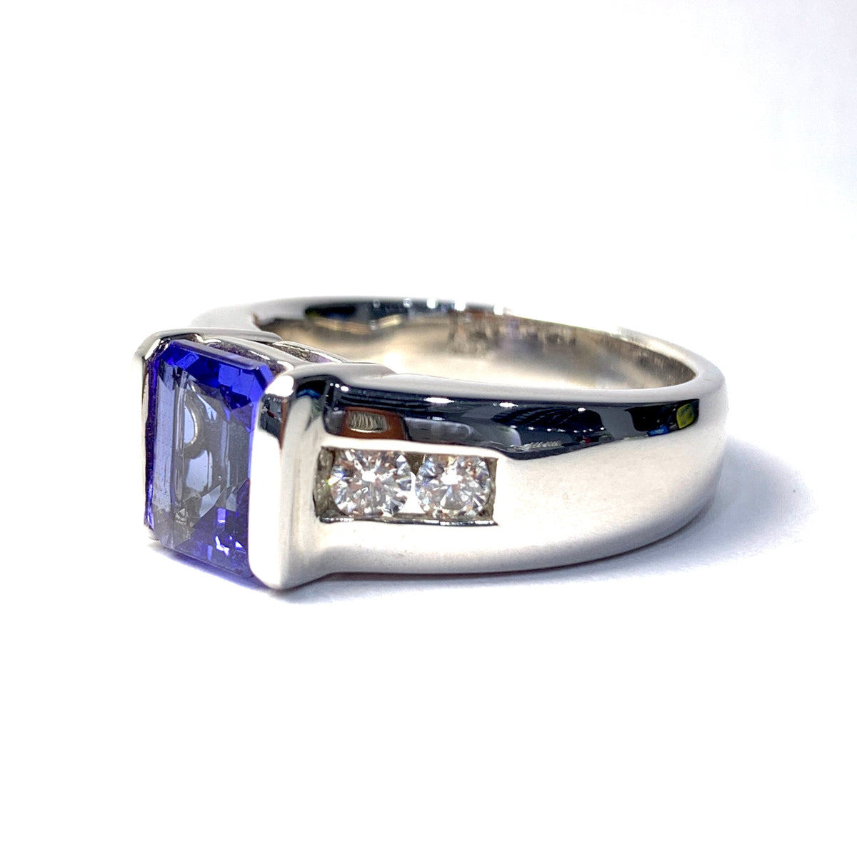 MEN’S TANZANITE RING – Exotic Gems